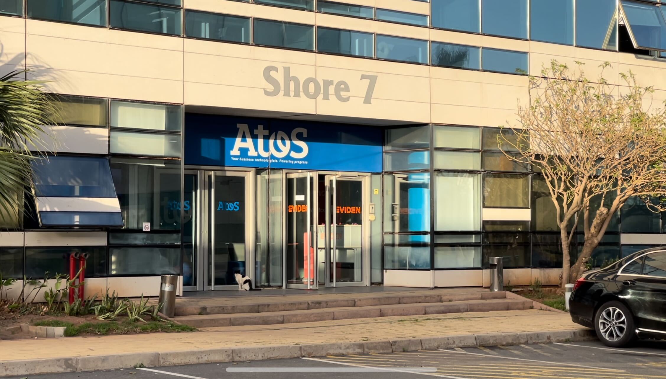 3 métiers à éviter en ce moment, prêtre, instit et ingénieur Atos ...